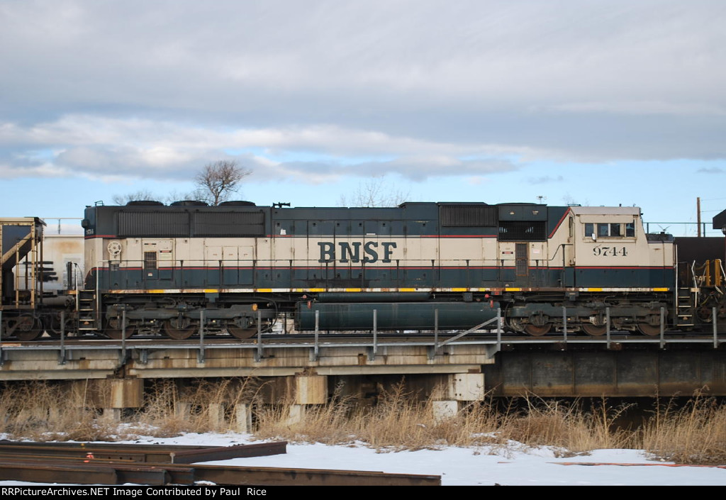 BNSF 9744